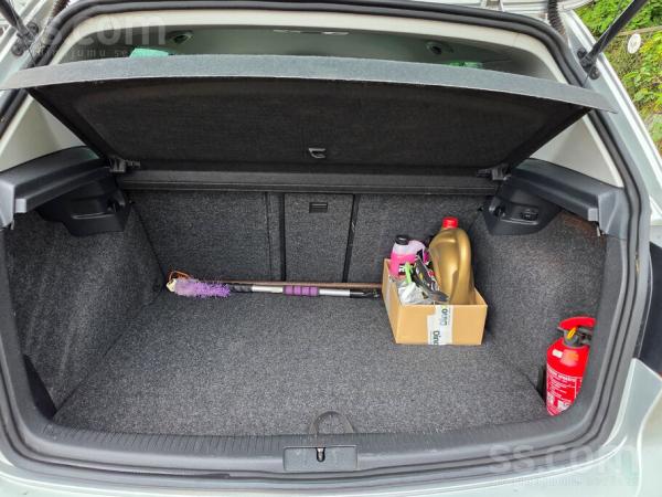 Grey Volkswagen Golf 2013 in Riga, with an engine capacity of 1.60 L and mileage of 142 thousand km for 4600 €, photo 9 on AUTOMOTO.COM.LV