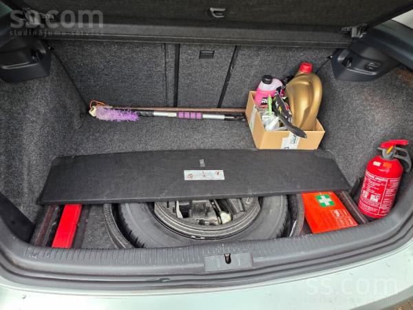 Grey Volkswagen Golf 2013 in Riga, with an engine capacity of 1.60 L and mileage of 142 thousand km for 4600 €, photo 10 on AUTOMOTO.COM.LV