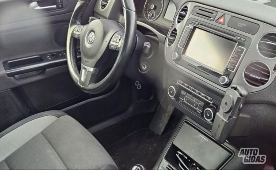 Pelēks Volkswagen Golf 2014 Kluonaliai, ar dzinēja tilpumu 1.60 L un nobraukumu 221 tūkst. km par 4999 €, foto 17 vietnē AUTOMOTO.COM.LV