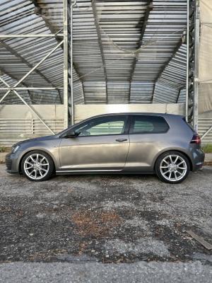 Pelēks Volkswagen Golf 2014 Rīga, ar dzinēja tilpumu 2.00 L un nobraukumu 325 tūkst. km par 8490 €, foto 5 vietnē AUTOMOTO.COM.LV