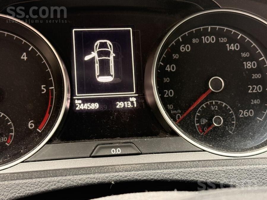 Pelēks Volkswagen Golf 2014 Rīga, ar dzinēja tilpumu 1.60 L un nobraukumu 245 tūkst. km par 4495 €, foto 7 vietnē AUTOMOTO.COM.LV