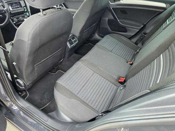 Grey Volkswagen Golf 2014 in Marijampole, with an engine capacity of 1.40 L and mileage of 221 thousand km for 8200 €, photo 9 on AUTOMOTO.COM.LV