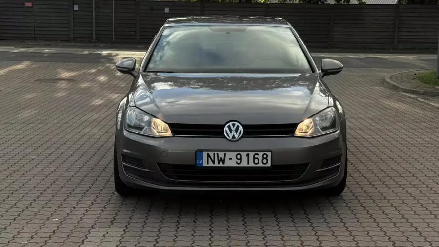 Grey Volkswagen Golf 2014 in Jelgava, with an engine capacity of 1.20 L and mileage of 252 thousand km for 5600 €, photo 4 on AUTOMOTO.COM.LV