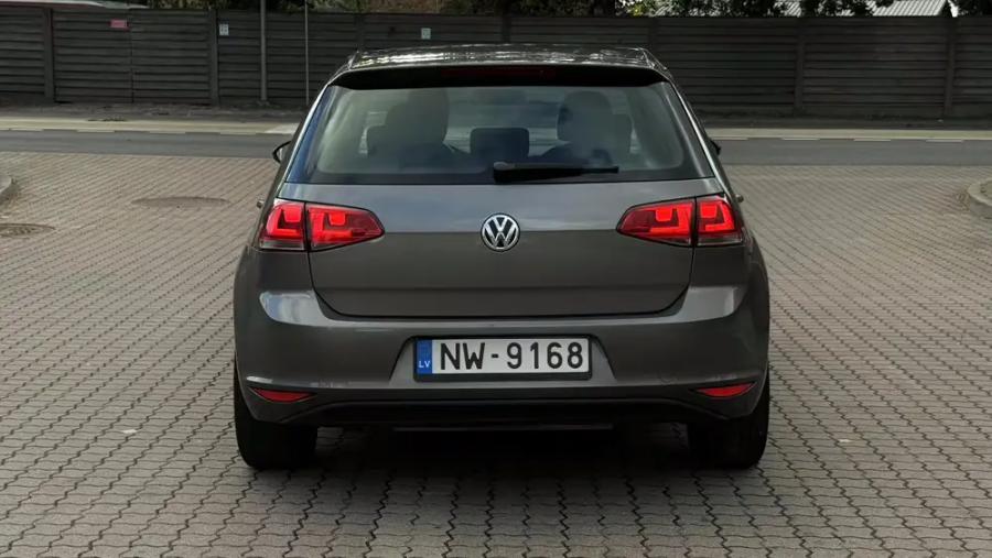 Grey Volkswagen Golf 2014 in Jelgava, with an engine capacity of 1.20 L and mileage of 252 thousand km for 5600 €, photo 7 on AUTOMOTO.COM.LV