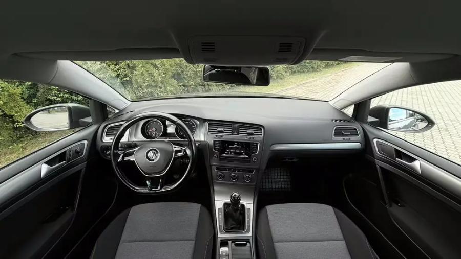 Grey Volkswagen Golf 2014 in Jelgava, with an engine capacity of 1.20 L and mileage of 252 thousand km for 5600 €, photo 9 on AUTOMOTO.COM.LV