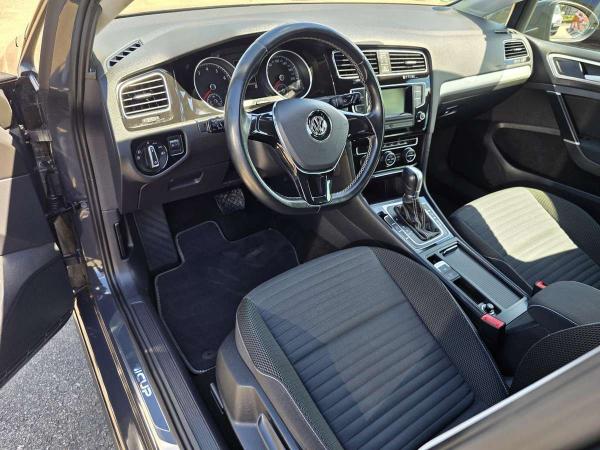 Grey Volkswagen Golf 2014 in Marijampole, with an engine capacity of 1.40 L and mileage of 221 thousand km for 8200 €, photo 8 on AUTOMOTO.COM.LV