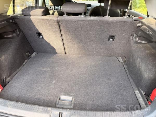 Grey Volkswagen Golf 2014 in Riga, with an engine capacity of 1.60 L and mileage of 240 thousand km for 5999 €, photo 5 on AUTOMOTO.COM.LV