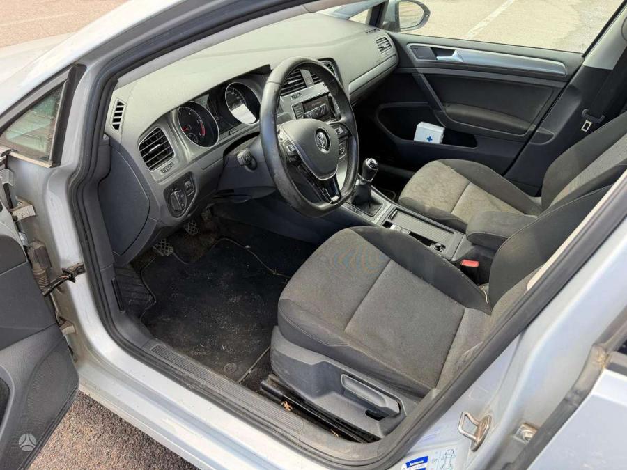 Pelēks Volkswagen Golf 2014 Raseiniai, ar dzinēja tilpumu 1.60 L un nobraukumu 300 tūkst. km par 5300 €, foto 17 vietnē AUTOMOTO.COM.LV