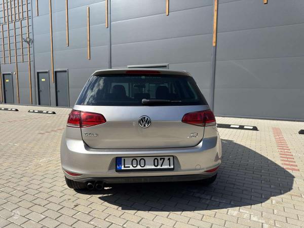Grey Volkswagen Golf 2014 in Mazeikiai, with an engine capacity of 1.60 L and mileage of 282 thousand km for 6100 €, photo 5 on AUTOMOTO.COM.LV