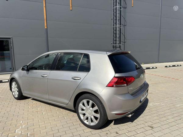 Grey Volkswagen Golf 2014 in Mazeikiai, with an engine capacity of 1.60 L and mileage of 282 thousand km for 6100 €, photo 7 on AUTOMOTO.COM.LV