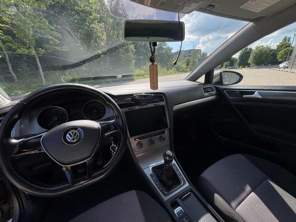 Grey Volkswagen Golf 2014 in Mazeikiai, with an engine capacity of 1.60 L and mileage of 282 thousand km for 6100 €, photo 10 on AUTOMOTO.COM.LV