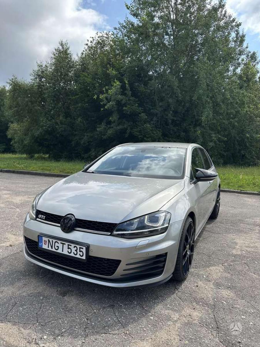 Grey Volkswagen Golf 2014 in Kaunas, with an engine capacity of 1.60 L and mileage of 289 thousand km for 7500 €, photo 4 on AUTOMOTO.COM.LV
