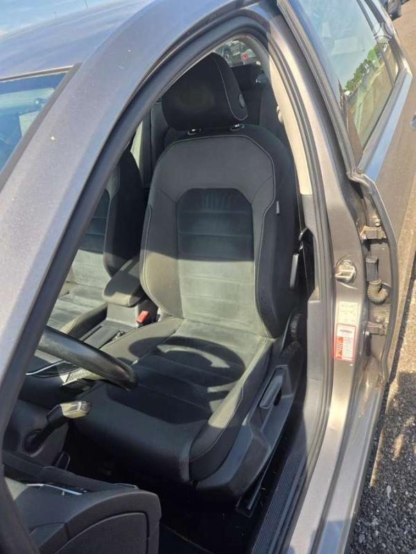 Grey Volkswagen Golf 2014 in Siauliai, with an engine capacity of 1.60 L and mileage of 212 thousand km for 6700 €, photo 9 on AUTOMOTO.COM.LV