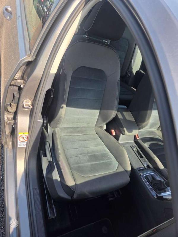 Grey Volkswagen Golf 2014 in Siauliai, with an engine capacity of 1.60 L and mileage of 212 thousand km for 6700 €, photo 10 on AUTOMOTO.COM.LV