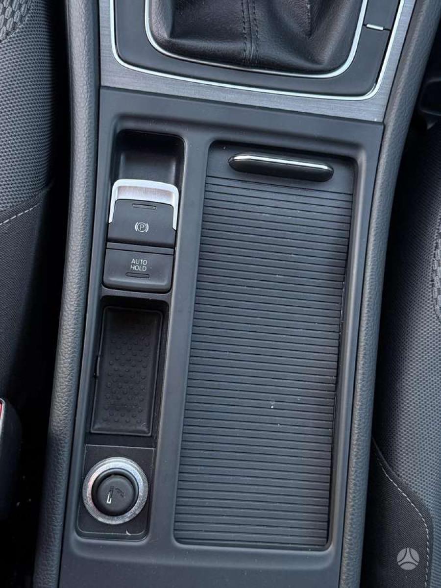 Grey Volkswagen Golf 2014 in Kaunas, with an engine capacity of 1.60 L and mileage of 285 thousand km for 5350 €, photo 17 on AUTOMOTO.COM.LV