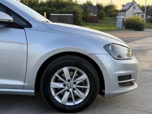 Grey Volkswagen Golf 2014 in Kaunas, with an engine capacity of 1.60 L and mileage of 285 thousand km for 5350 €, photo 24 on AUTOMOTO.COM.LV