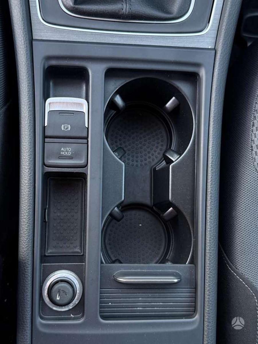 Grey Volkswagen Golf 2014 in Kaunas, with an engine capacity of 1.60 L and mileage of 285 thousand km for 5350 €, photo 32 on AUTOMOTO.COM.LV
