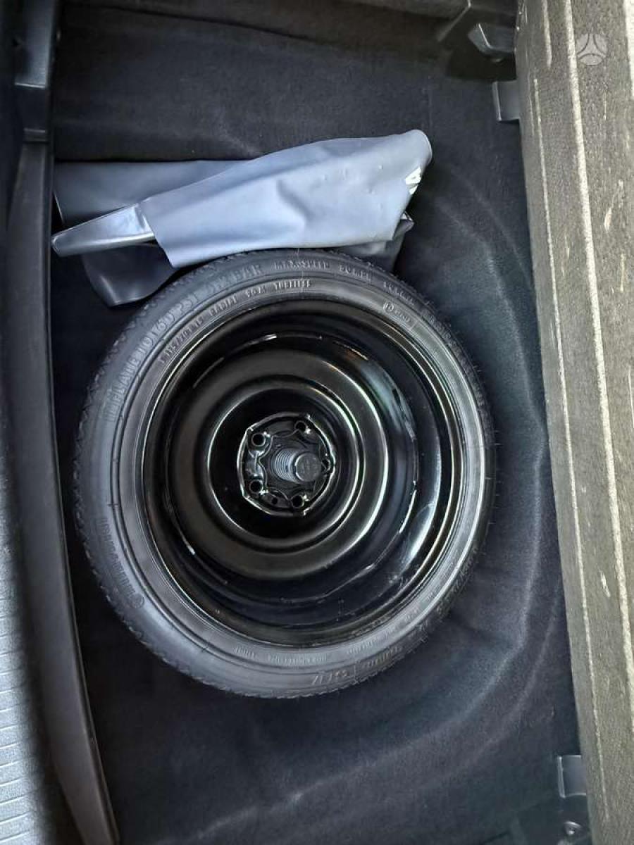 Grey Volkswagen Golf 2014 in Kaunas, with an engine capacity of 1.60 L and mileage of 285 thousand km for 5350 €, photo 35 on AUTOMOTO.COM.LV