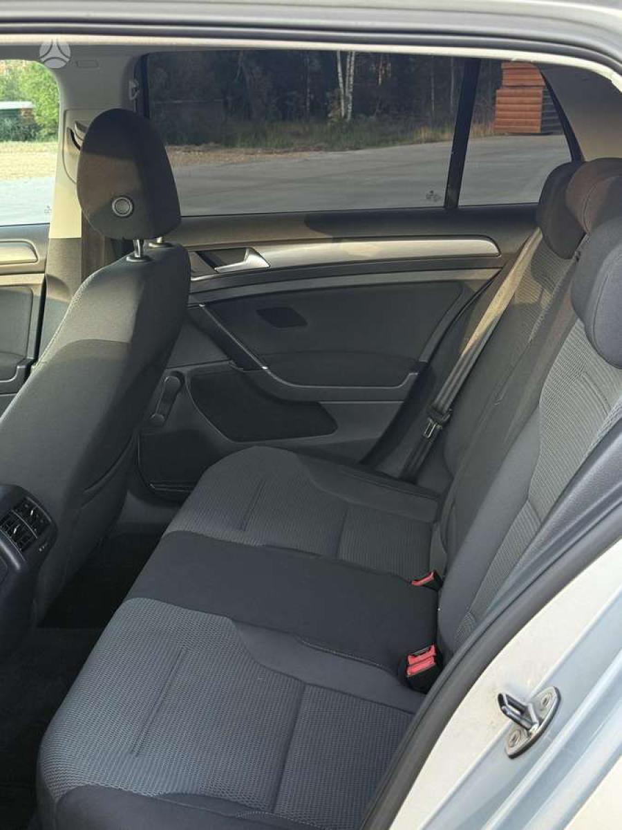 Grey Volkswagen Golf 2014 in Kaunas, with an engine capacity of 1.60 L and mileage of 285 thousand km for 5350 €, photo 37 on AUTOMOTO.COM.LV