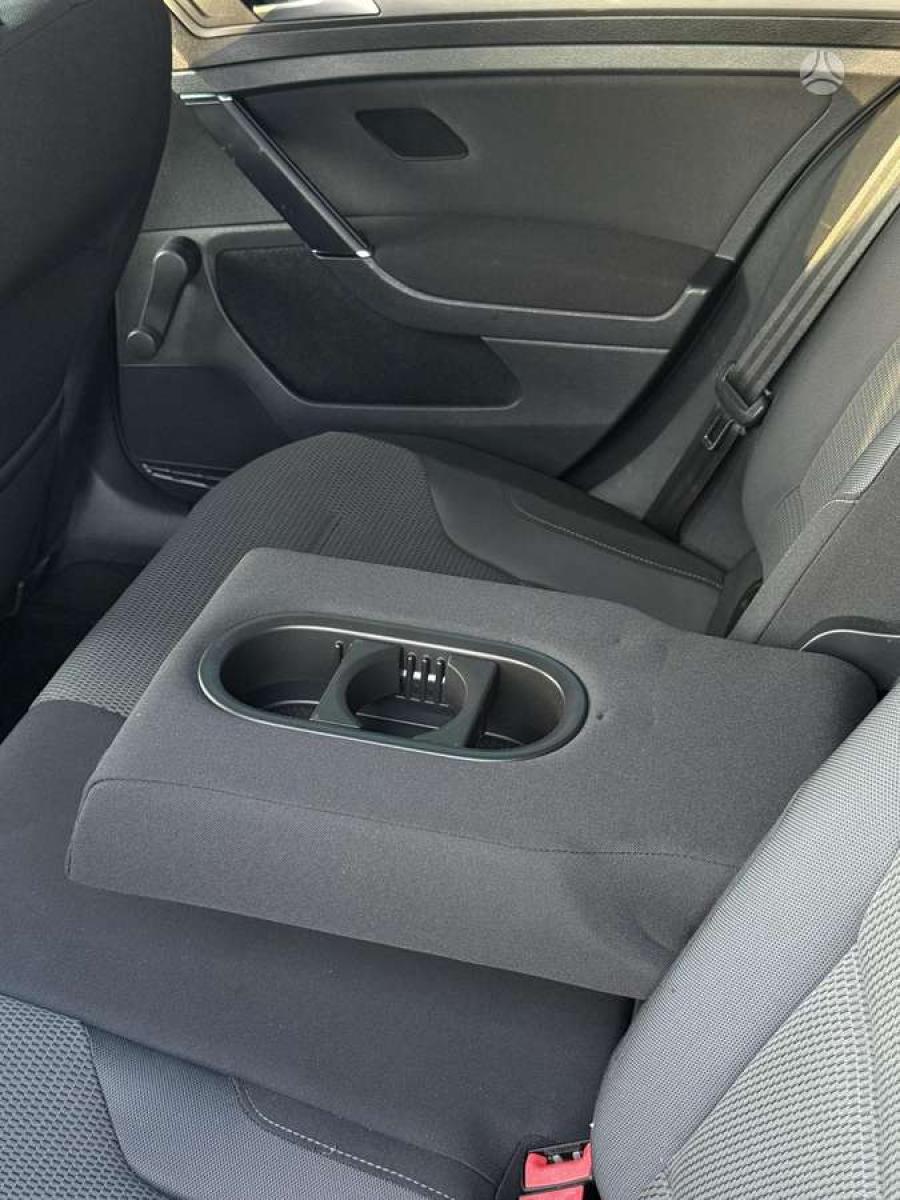 Grey Volkswagen Golf 2014 in Kaunas, with an engine capacity of 1.60 L and mileage of 285 thousand km for 5350 €, photo 39 on AUTOMOTO.COM.LV