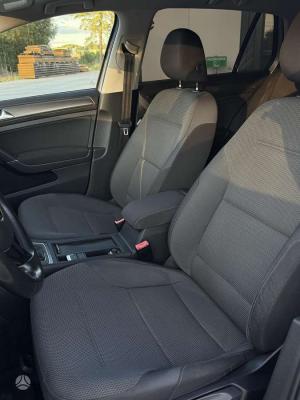 Grey Volkswagen Golf 2014 in Kaunas, with an engine capacity of 1.60 L and mileage of 285 thousand km for 5350 €, photo 40 on AUTOMOTO.COM.LV