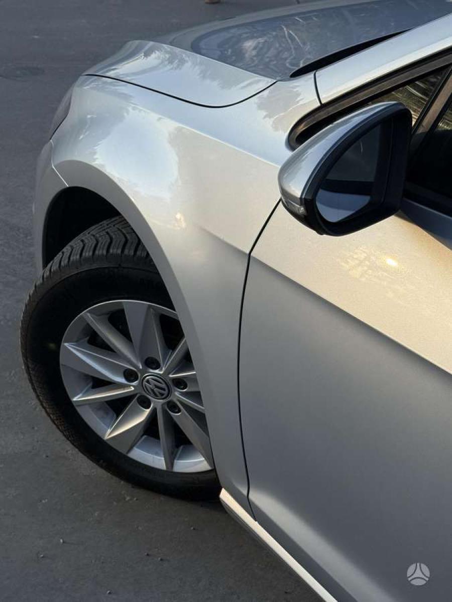 Grey Volkswagen Golf 2014 in Kaunas, with an engine capacity of 1.60 L and mileage of 285 thousand km for 5350 €, photo 41 on AUTOMOTO.COM.LV
