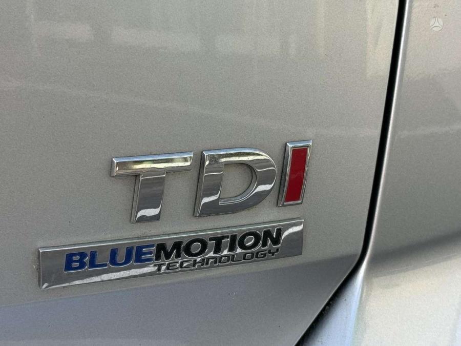 Grey Volkswagen Golf 2014 in Kaunas, with an engine capacity of 1.60 L and mileage of 285 thousand km for 5350 €, photo 45 on AUTOMOTO.COM.LV