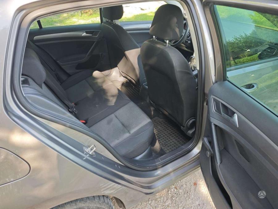 Pelēks Volkswagen Golf 2014 Viļņa, ar dzinēja tilpumu 1.20 L un nobraukumu 204 tūkst. km par 4300 €, foto 12 vietnē AUTOMOTO.COM.LV