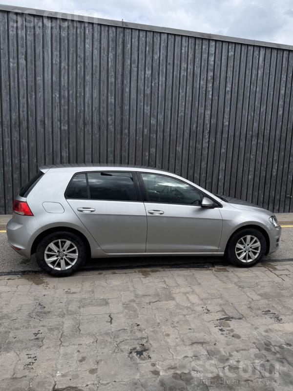 Grey Volkswagen Golf 2014 in Riga, with an engine capacity of 1.40 L and mileage of 241 thousand km for 5199 €, photo 2 on AUTOMOTO.COM.LV