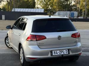 Grey Volkswagen Golf 2014 in Raseiniai, with an engine capacity of 1.60 L and mileage of 285 thousand km for 4999 €, photo 7 on AUTOMOTO.COM.LV
