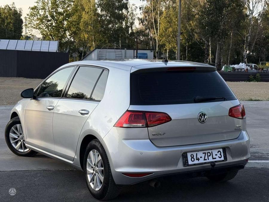 Grey Volkswagen Golf 2014 in Raseiniai, with an engine capacity of 1.60 L and mileage of 285 thousand km for 4999 €, photo 8 on AUTOMOTO.COM.LV