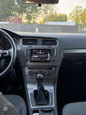Grey Volkswagen Golf 2014 in Raseiniai, with an engine capacity of 1.60 L and mileage of 285 thousand km for 4999 €, photo 22 on AUTOMOTO.COM.LV