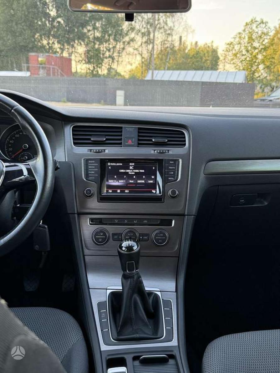 Grey Volkswagen Golf 2014 in Raseiniai, with an engine capacity of 1.60 L and mileage of 285 thousand km for 4999 €, photo 22 on AUTOMOTO.COM.LV