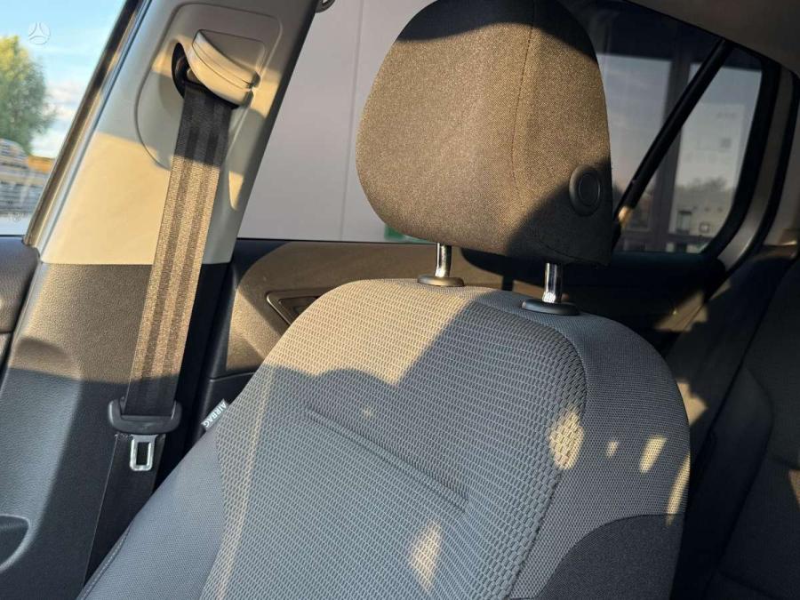 Grey Volkswagen Golf 2014 in Raseiniai, with an engine capacity of 1.60 L and mileage of 285 thousand km for 4999 €, photo 35 on AUTOMOTO.COM.LV