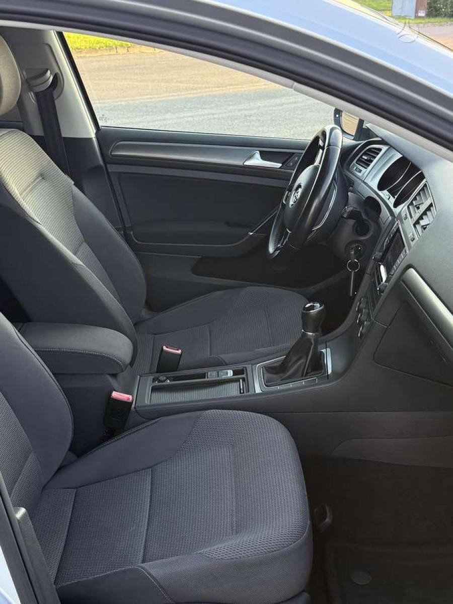 Grey Volkswagen Golf 2014 in Raseiniai, with an engine capacity of 1.60 L and mileage of 285 thousand km for 4999 €, photo 36 on AUTOMOTO.COM.LV