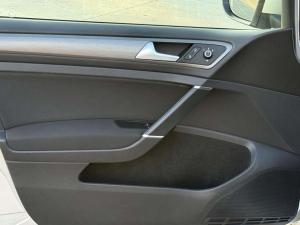 Grey Volkswagen Golf 2014 in Raseiniai, with an engine capacity of 1.60 L and mileage of 285 thousand km for 4999 €, photo 38 on AUTOMOTO.COM.LV