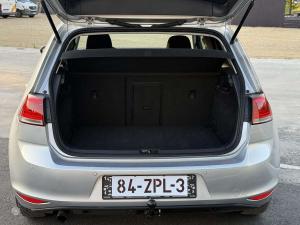 Grey Volkswagen Golf 2014 in Raseiniai, with an engine capacity of 1.60 L and mileage of 285 thousand km for 4999 €, photo 42 on AUTOMOTO.COM.LV