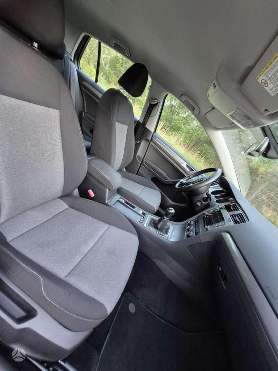 Pelēks Volkswagen Golf 2014 Viļņa, ar dzinēja tilpumu 1.60 L un nobraukumu 274 tūkst. km par 5900 €, foto 13 vietnē AUTOMOTO.COM.LV