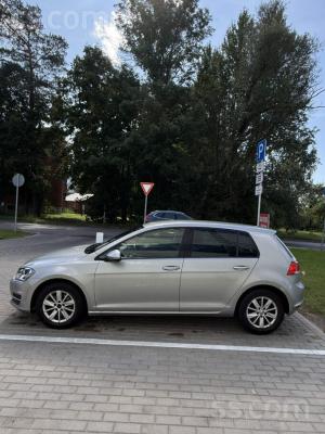 Grey Volkswagen Golf 2014 in Riga, with an engine capacity of 1.40 L and mileage of 242 thousand km for 4899 €, photo 4 on AUTOMOTO.COM.LV