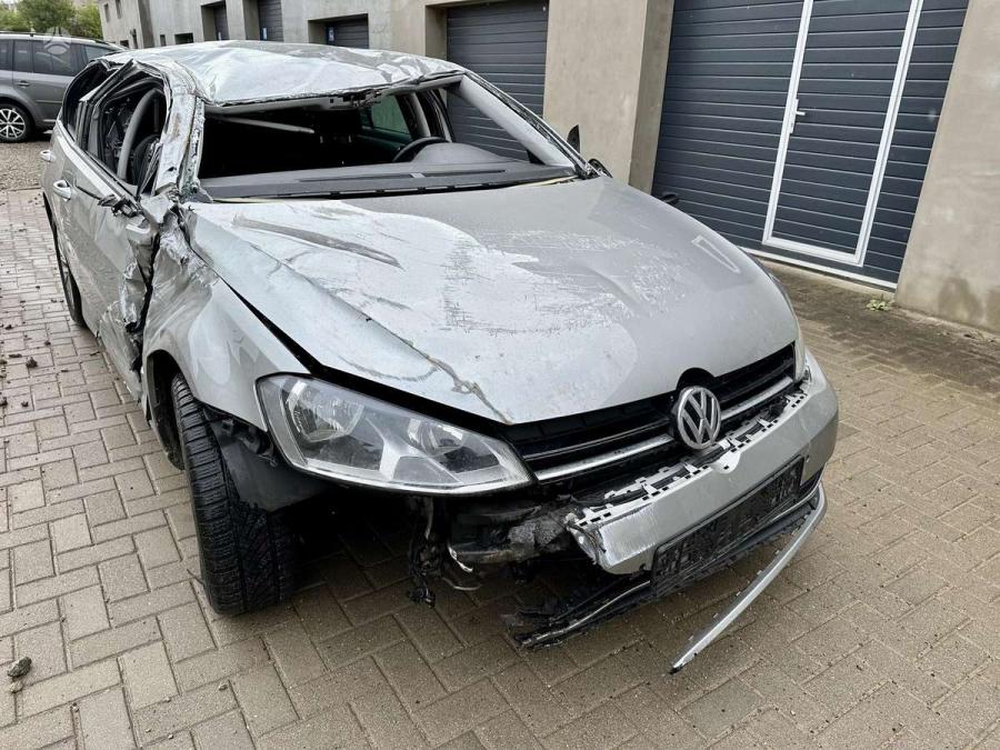 Pelēks Volkswagen Golf 2014 Telšiai, ar dzinēja tilpumu 1.20 L un nobraukumu 145 tūkst. km par 1550 €, foto 4 vietnē AUTOMOTO.COM.LV