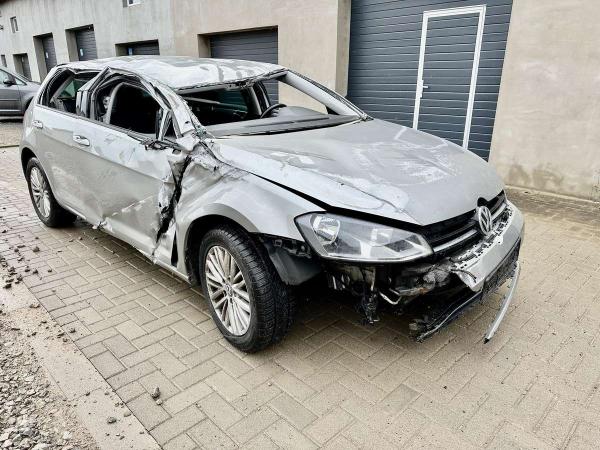 Pelēks Volkswagen Golf 2014 Telšiai, ar dzinēja tilpumu 1.20 L un nobraukumu 145 tūkst. km par 1550 €, foto 5 vietnē AUTOMOTO.COM.LV