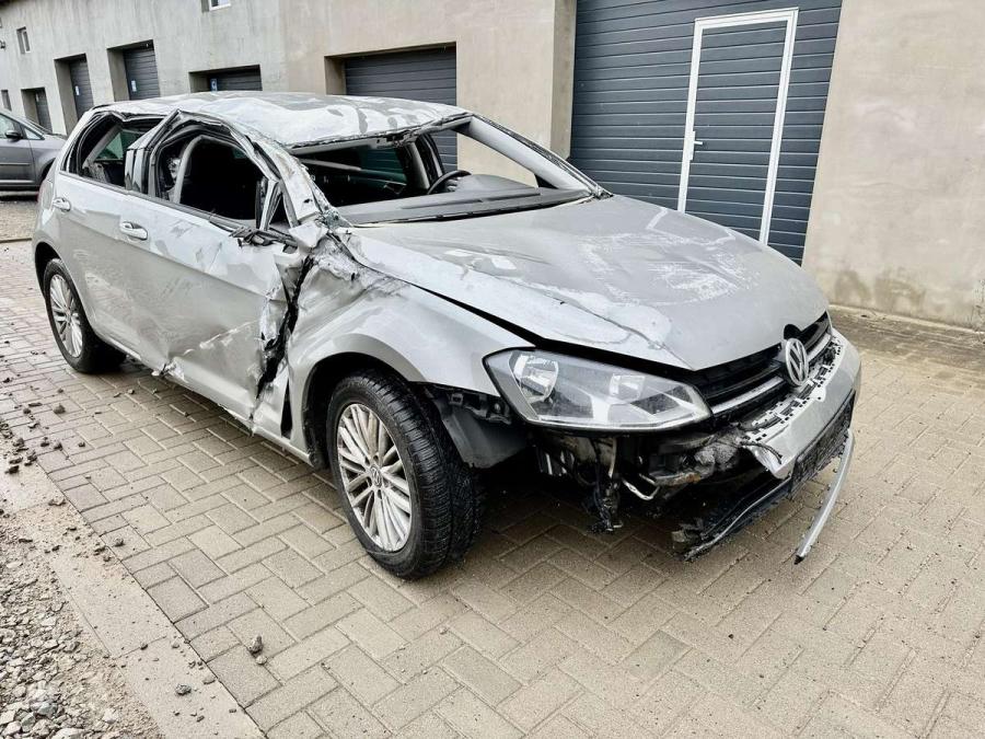 Pelēks Volkswagen Golf 2014 Telšiai, ar dzinēja tilpumu 1.20 L un nobraukumu 145 tūkst. km par 1550 €, foto 5 vietnē AUTOMOTO.COM.LV