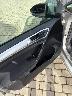 Grey Volkswagen Golf 2014 in Riga, with an engine capacity of 1.60 L and mileage of 255 thousand km for 6490 €, photo 12 on AUTOMOTO.COM.LV