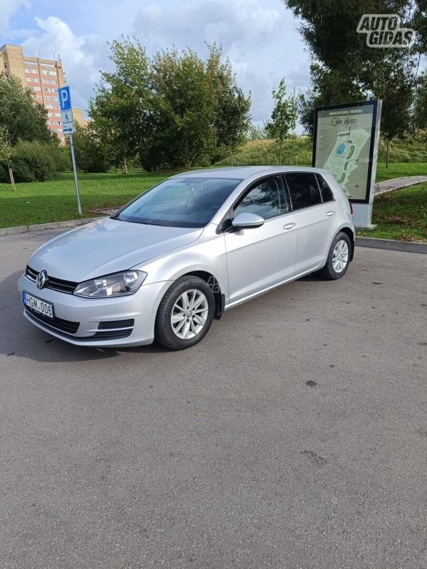 Grey Volkswagen Golf 2014 in Panevezys, with an engine capacity of 1.20 L and mileage of 154 thousand km for 6299 €, photo 1 on AUTOMOTO.COM.LV