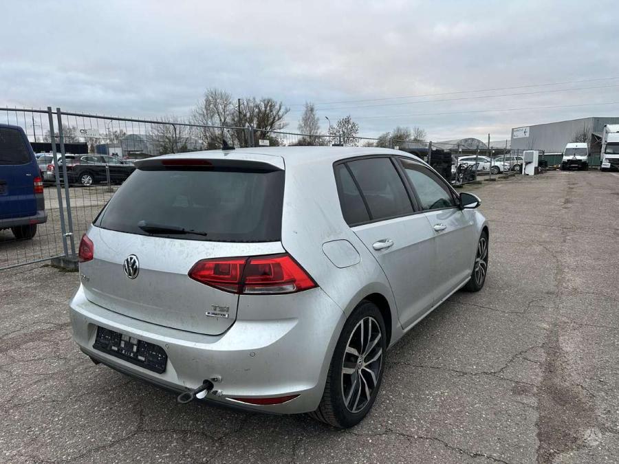 Grey Volkswagen Golf 2015 in Marijampole, with an engine capacity of 1.20 L and mileage of 260 thousand km for 3250 €, photo 5 on AUTOMOTO.COM.LV