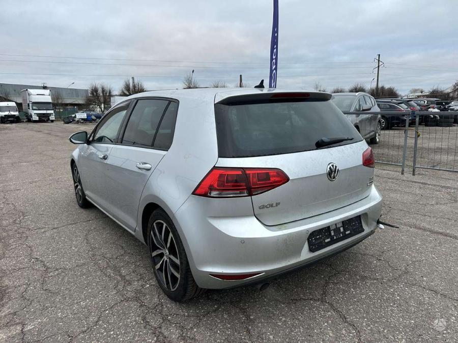Grey Volkswagen Golf 2015 in Marijampole, with an engine capacity of 1.20 L and mileage of 260 thousand km for 3250 €, photo 6 on AUTOMOTO.COM.LV