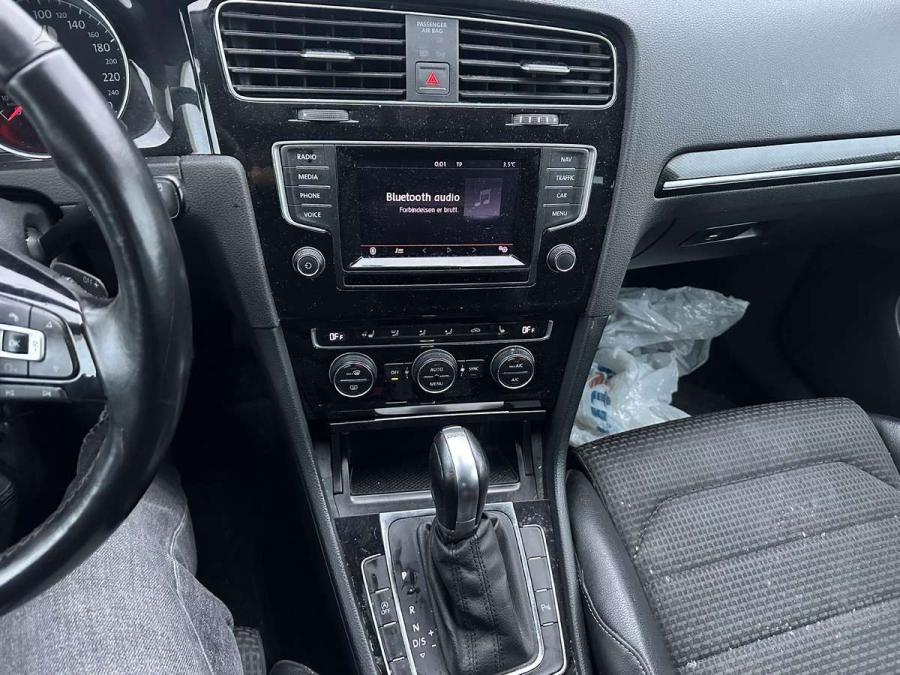 Grey Volkswagen Golf 2015 in Marijampole, with an engine capacity of 1.20 L and mileage of 260 thousand km for 3250 €, photo 9 on AUTOMOTO.COM.LV