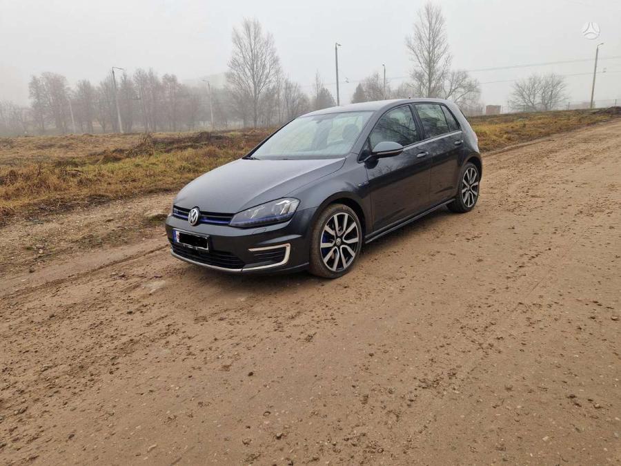 Grey Volkswagen Golf 2015 in Vilnius, with an engine capacity of 1.40 L and mileage of 266 thousand km for 9500 €, photo 1 on AUTOMOTO.COM.LV