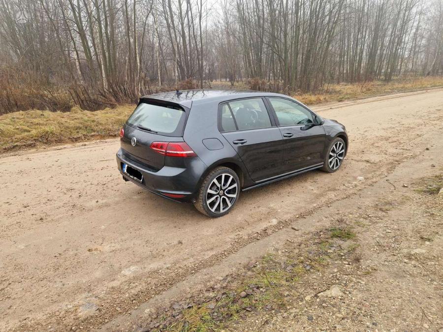 Grey Volkswagen Golf 2015 in Vilnius, with an engine capacity of 1.40 L and mileage of 266 thousand km for 9500 €, photo 4 on AUTOMOTO.COM.LV