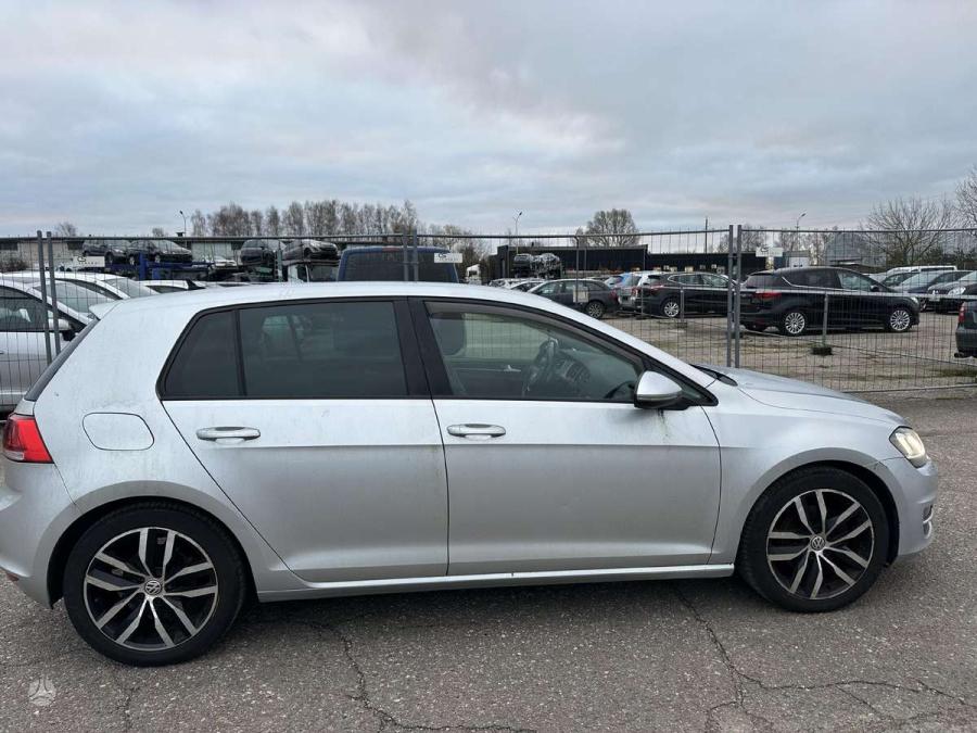 Grey Volkswagen Golf 2015 in Marijampole, with an engine capacity of 1.20 L and mileage of 260 thousand km for 3250 €, photo 3 on AUTOMOTO.COM.LV